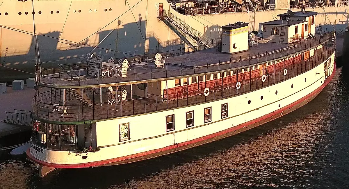 Vanim olemasolev Ellis Islandi parvlaev võib olla teie omapärane kodu hinnaga 1,25 miljonit dollarit 21334_1