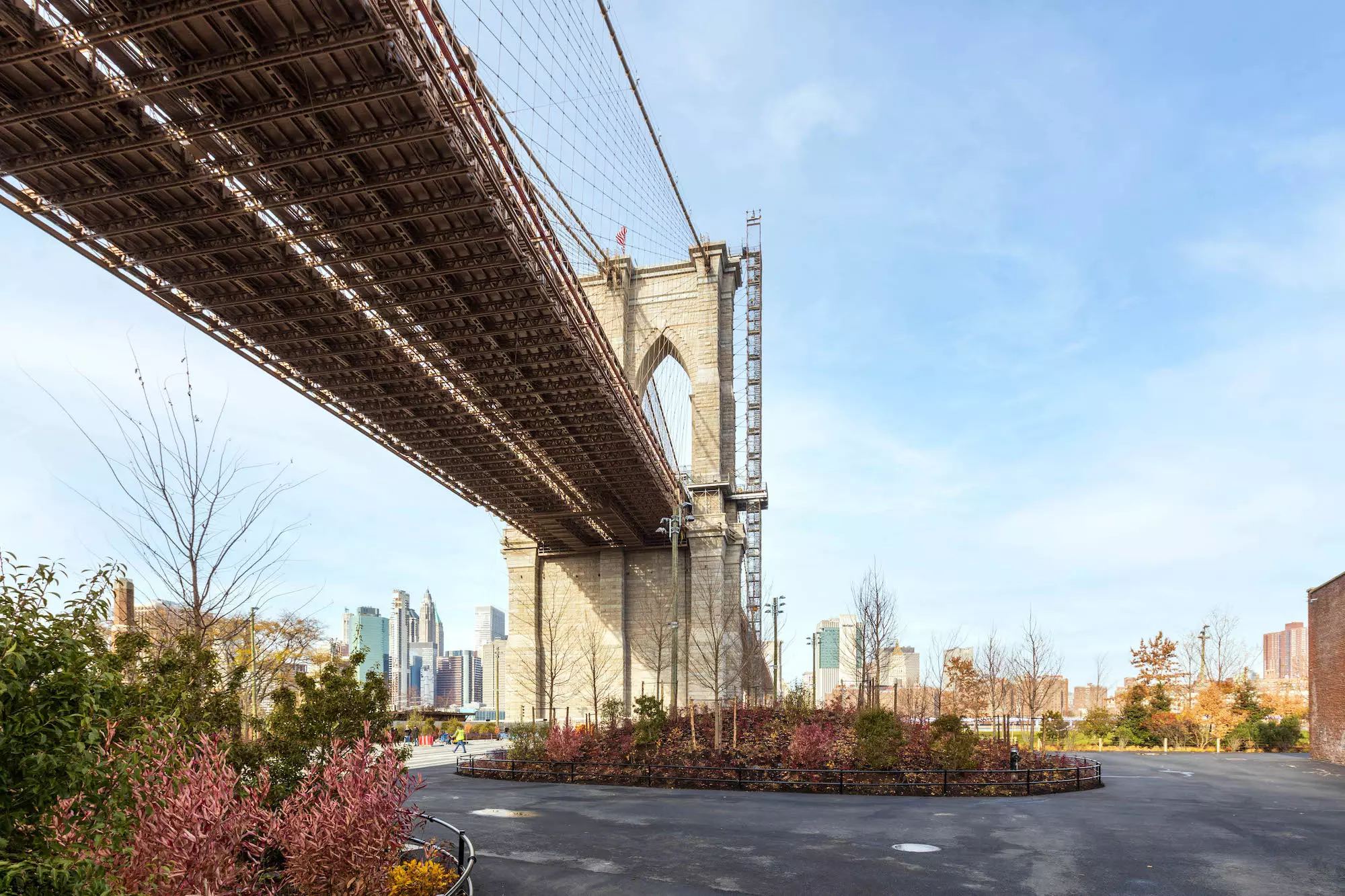Med åpningen av Emily Warren Roebling Plaza er den opprinnelige planen for Brooklyn Bridge Park fullført 2137_1