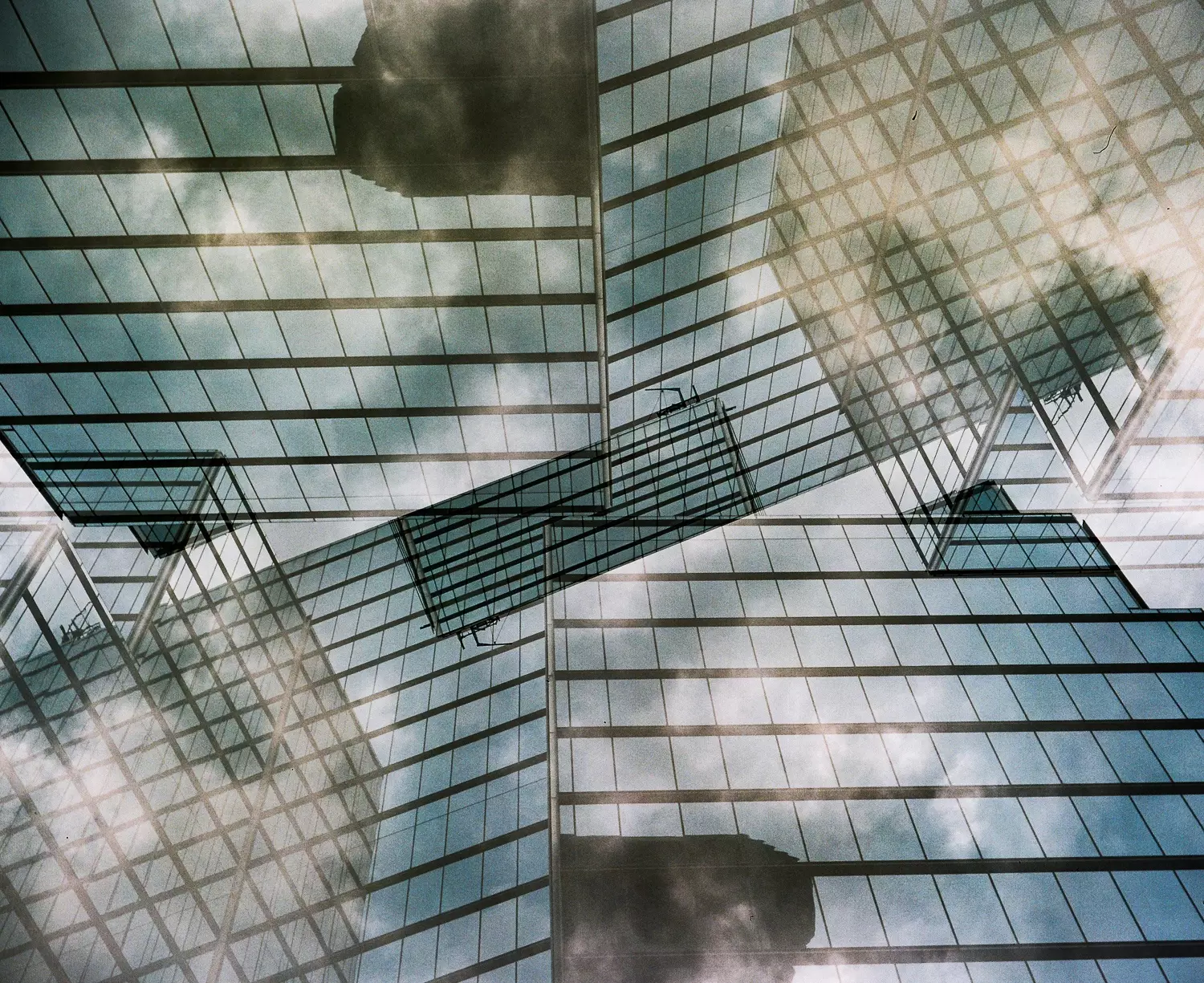 The Urban Lens: Trel Brock använder dubbelexponering för att förvandla stadsbilden till ett Rorschach-test 21397_1