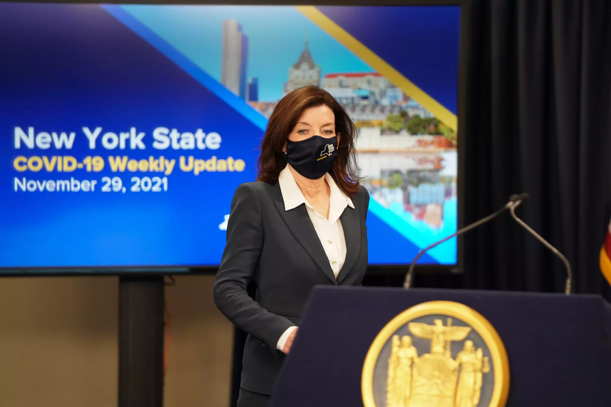 Alle bedriuwen yn New York sille maskers binnen mandearje, útsein as d'r in faksineeask is 2139_1