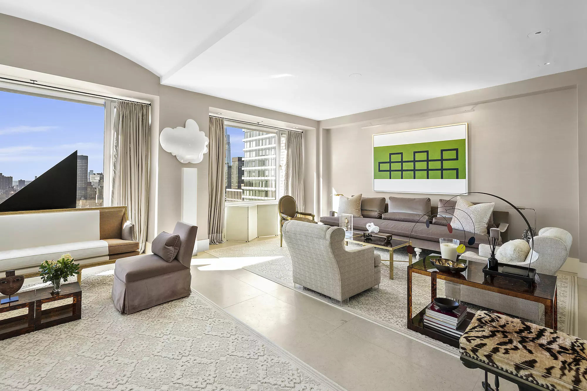 Il-penthouse ta' $5M huwa klassiku ta' Manhattan b'veduti ta' 360 grad u terrazzi li jġorru 2170_1