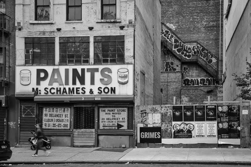 Ống kính đô thị: Nhiếp ảnh gia Bob Estremera chụp những dấu tích của những ngày đầu ở Lower East Side 21716_1