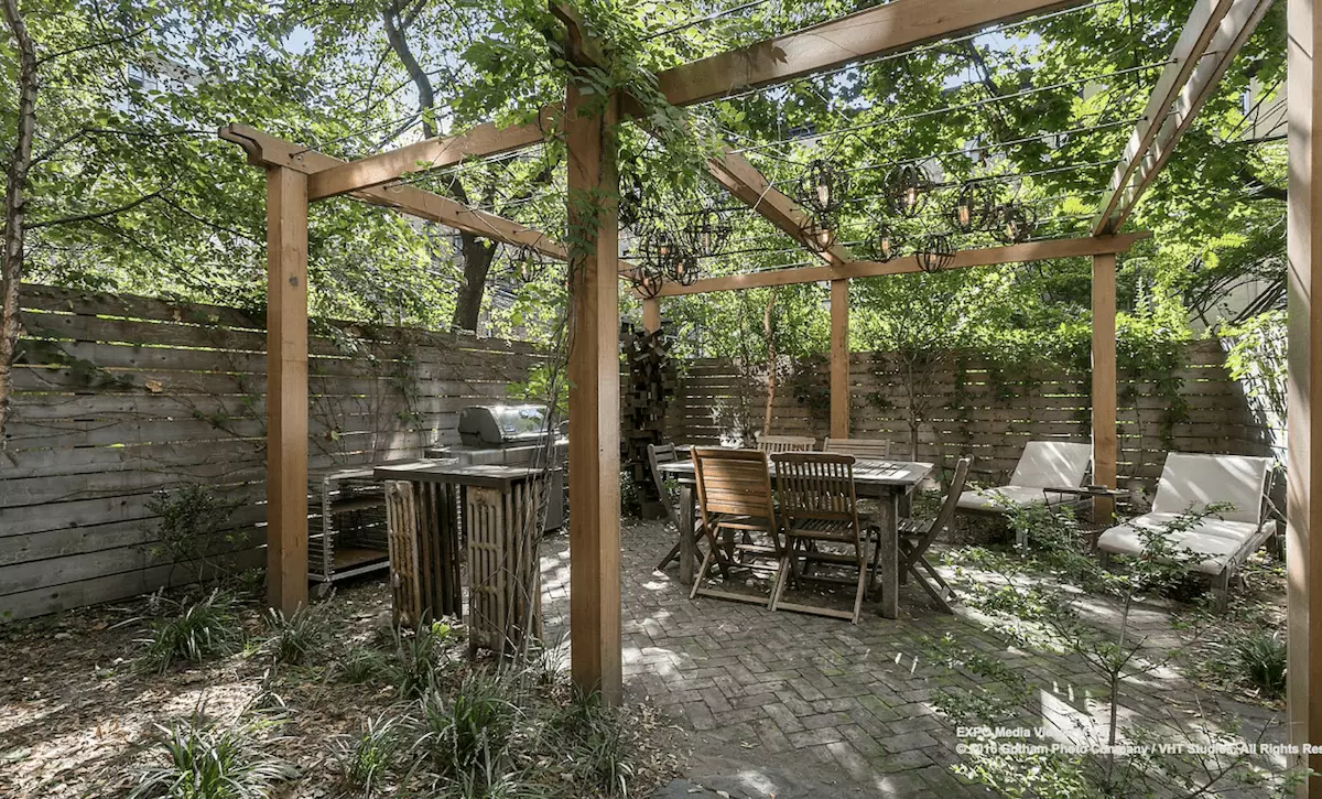 52 South Oxford Street, Cool Listings, Fort Greene, Townhoue, Brownstone, Brooklyn, историски домови, знаменитости, познати личности, девојки, Elementary, SNL, Difficult People, Lena Dunham