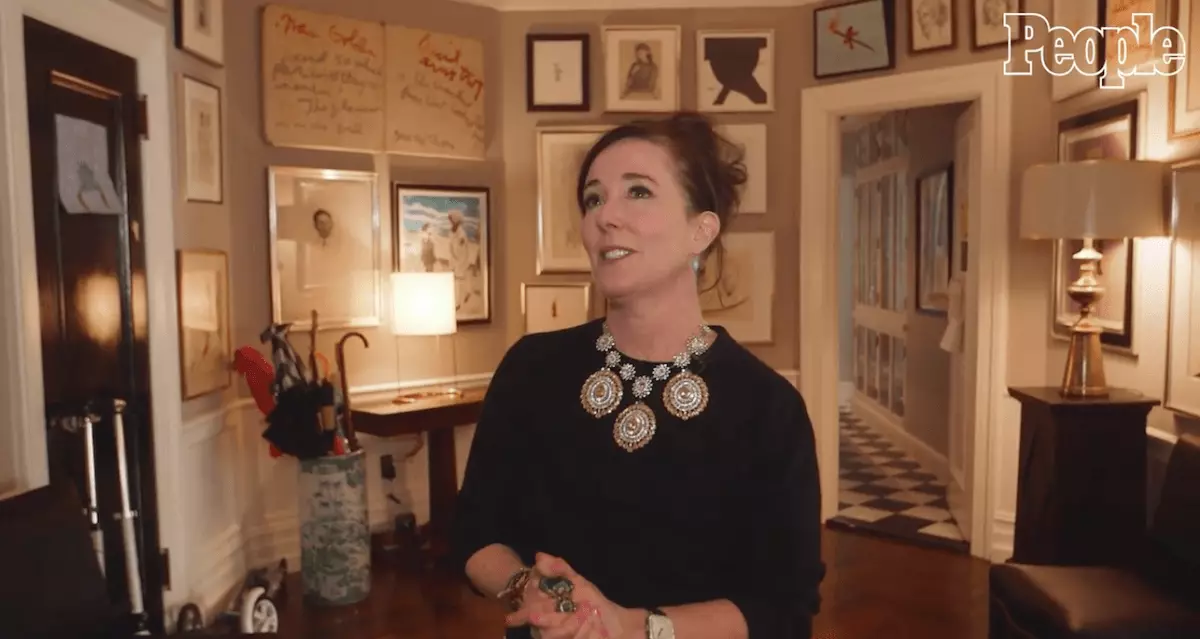 Video: Obiščite oblikovalko Kate Spade v njenem, z umetninami napolnjeni, nezahtevni hiši na Upper East Sideu 21916_1