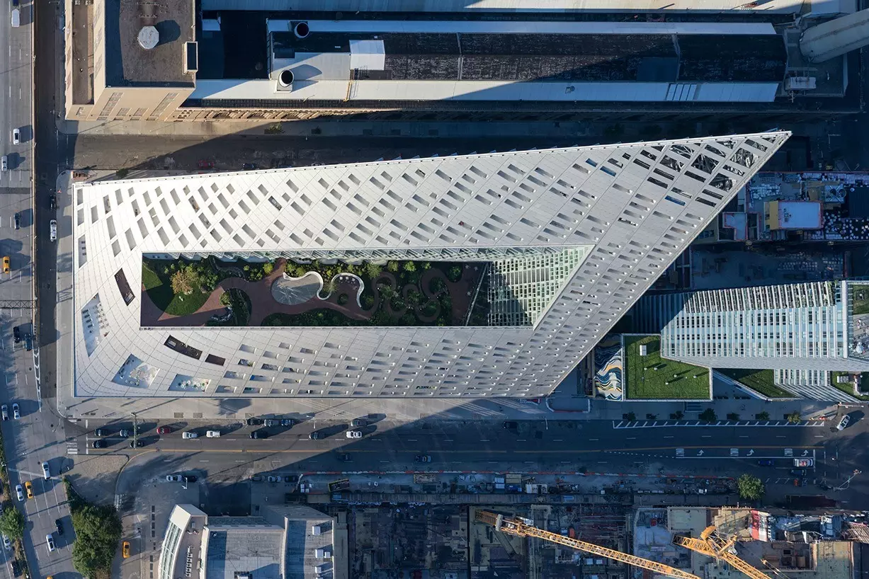 Фотографът Iwan Baan заснема вече завършената Via 57 West на Bjarke Ingels от всички ъгли 22032_1