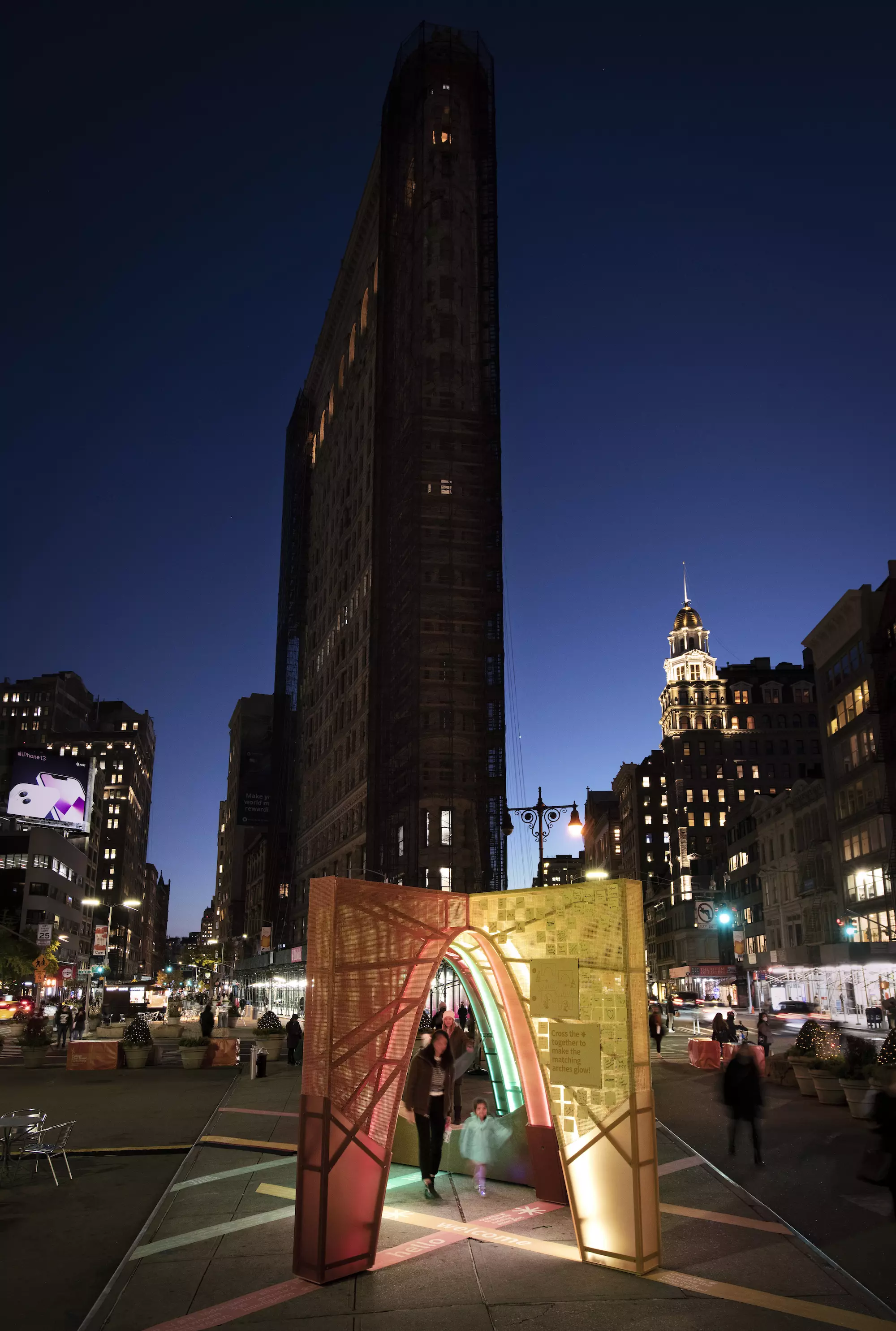 Флатирондағы жаңа интерактивті қондырғы Нью-Йорк тұрғындарын бірге армандауға шақырады 2203_2