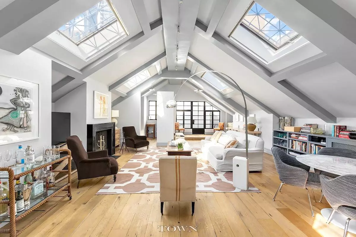 曼哈頓與蒙馬特在設計師價值 245 萬美元的 Nomad 頂層公寓中相遇，該頂層公寓擁有 700 平方英尺的露台空間 22093_1