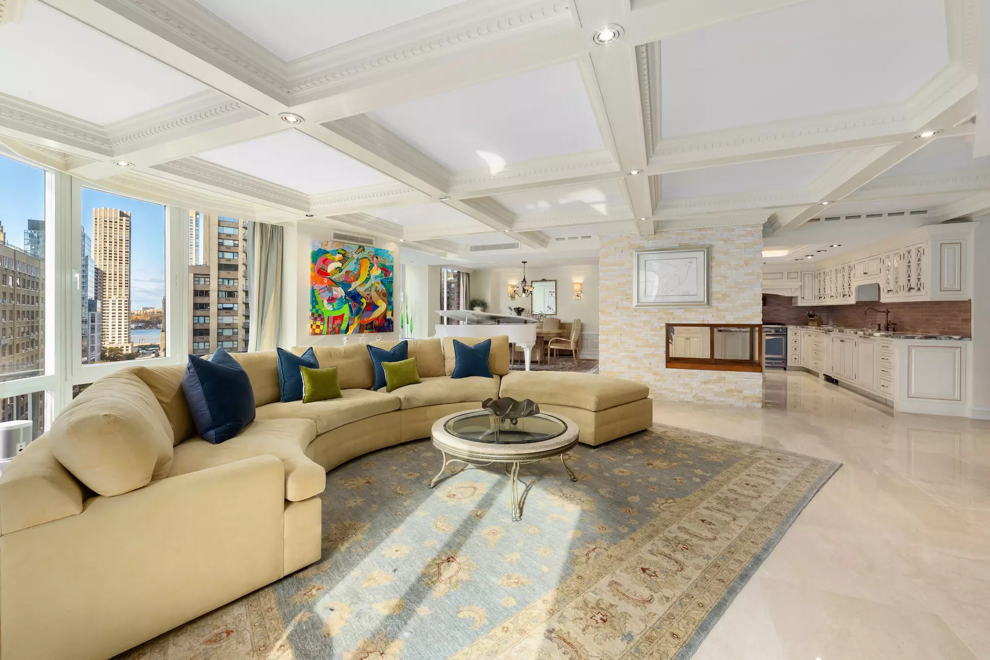 Don $4.5M, babban gida mai dakuna huɗu a cikin filin Lincoln Square 2209_2