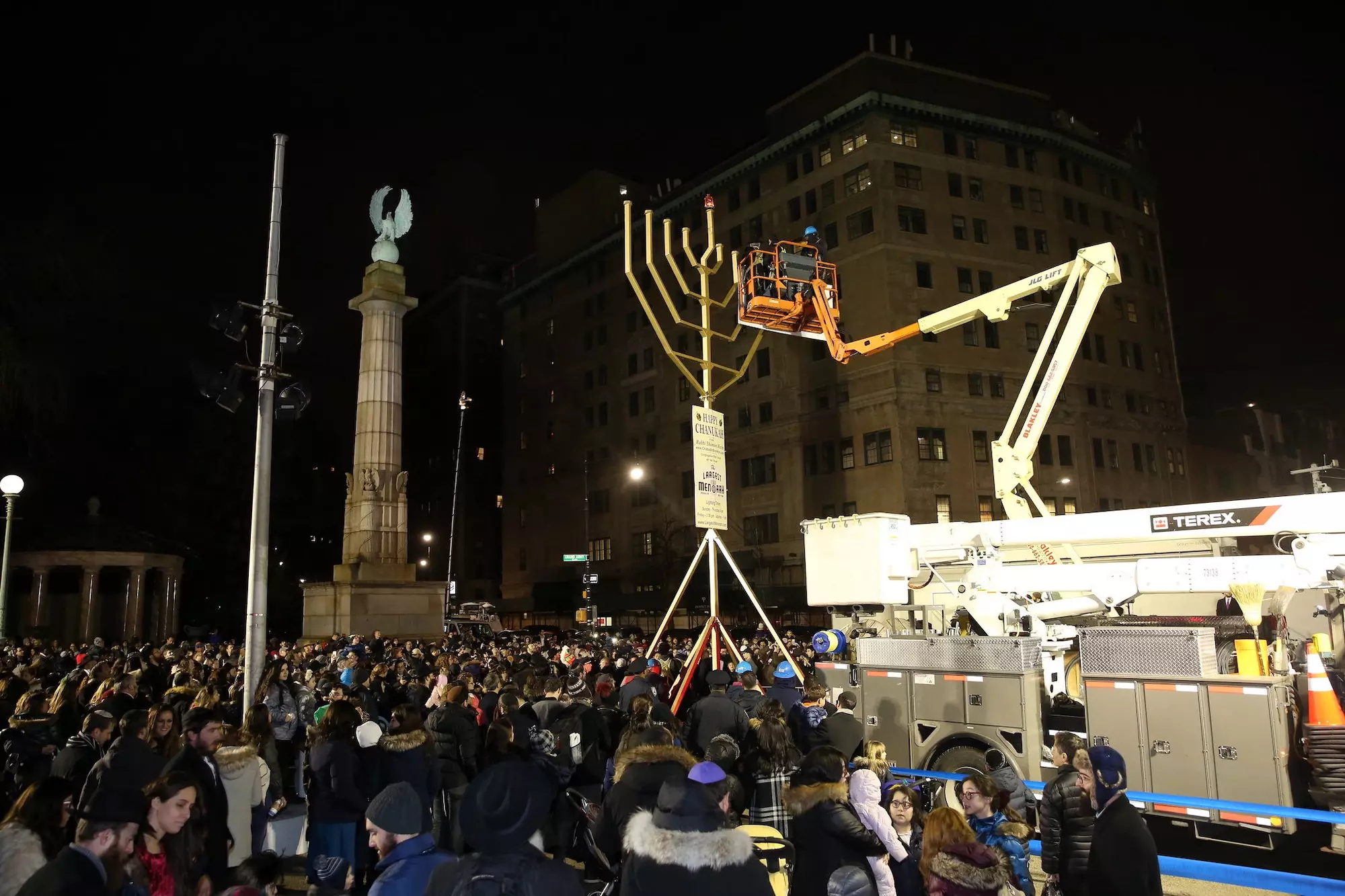 Feir Hanukkah i NYC på disse menorabelysningsseremoniene og -feiringene 2215_1