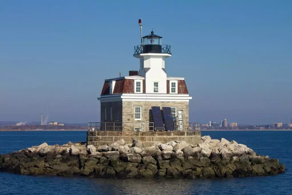 Lighthouse Connecticut ສໍາລັບການປະມູນສາມາດປ່ຽນເປັນເຮືອນ 22398_1