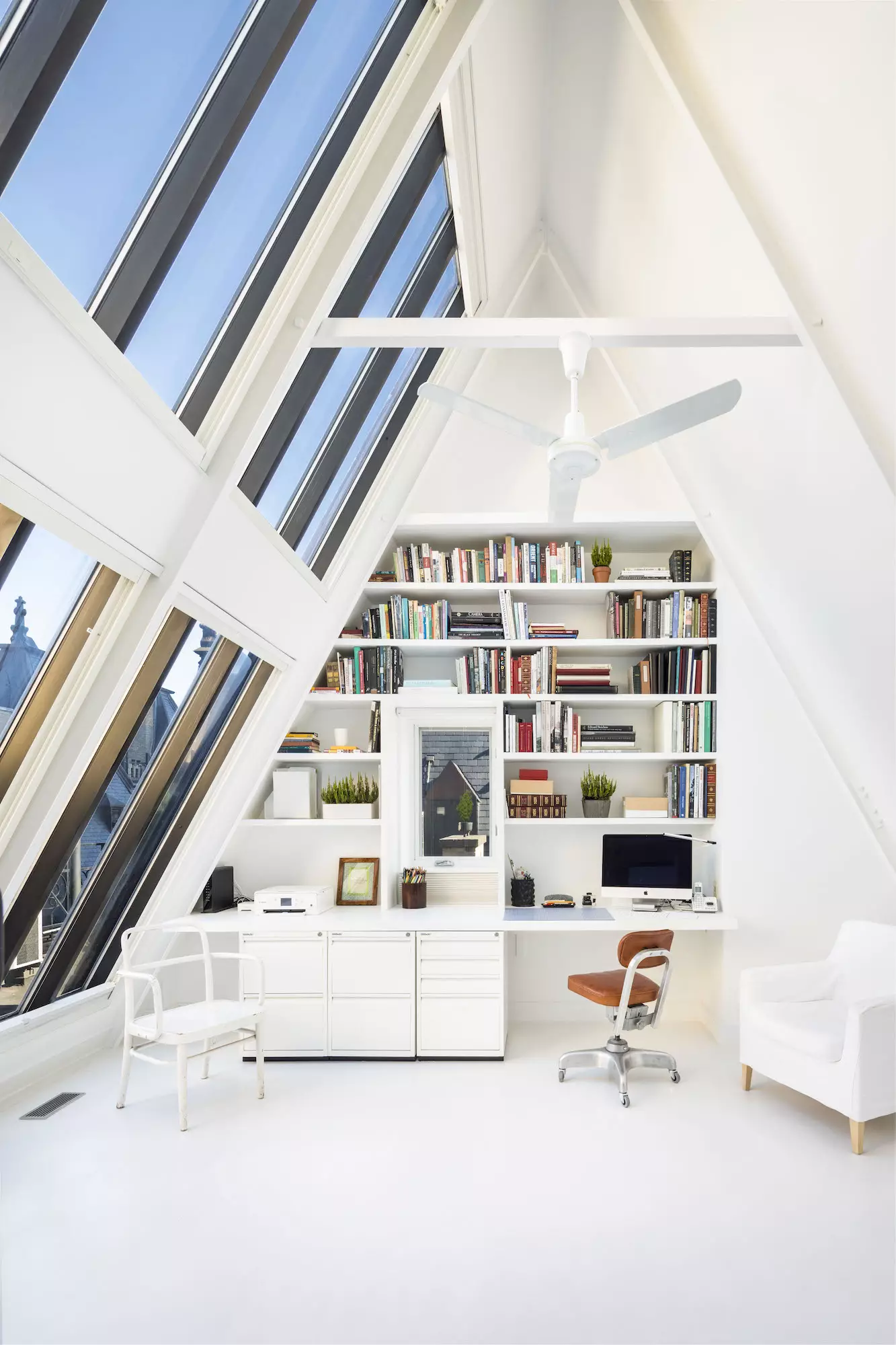 這座價值 700 萬美元的獨特達科他頂層公寓有一個八角形沖天爐和浮動玻璃樓梯 2243_11