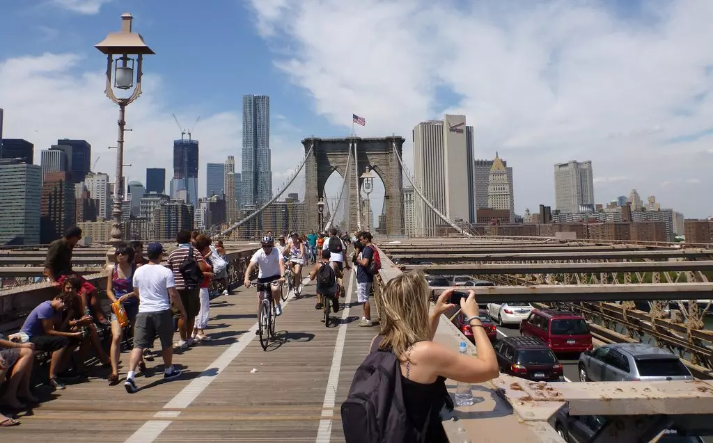 El puente de Brooklyn puede tener un paseo marítimo ampliado para acomodar a las multitudes en crecimiento 22522_1