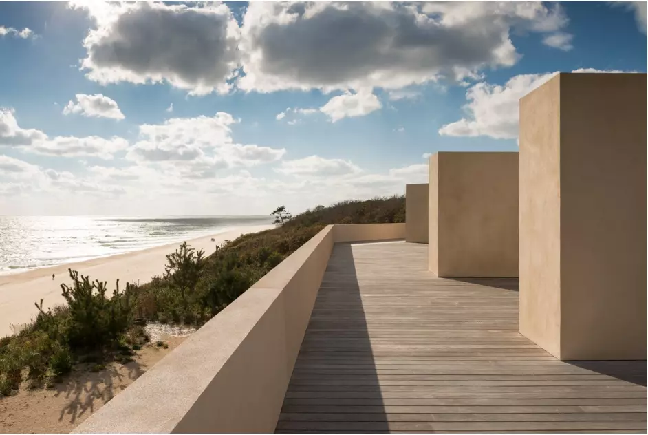 Þetta Montauk Beach House, sem minnir á Salk Institute, blandast náttúrulega við ströndina 22656_1