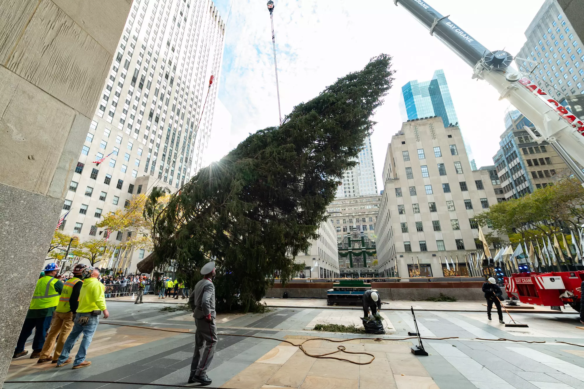 Рождественская елка Рокфеллер-центра 2021 года прибыла в Нью-Йорк 2268_1
