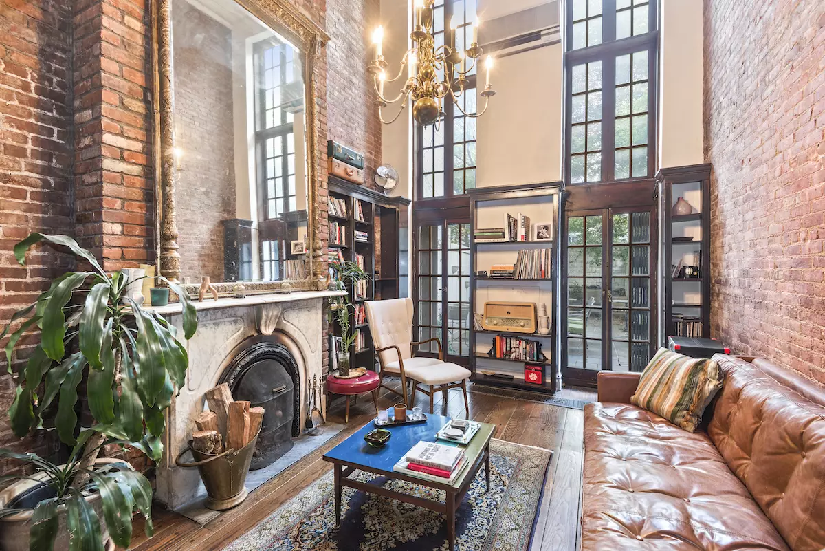 Cette location de 7 000 $/mois à Chelsea obtient des points pour le charme d'une maison de ville et un jardin privé 22717_1