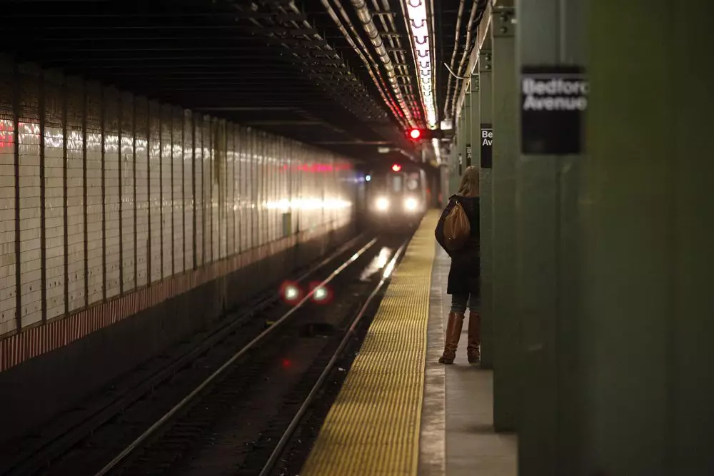 MTA 2019-нчы елда L поездын туктату турында детальләр игълан итә 22724_1