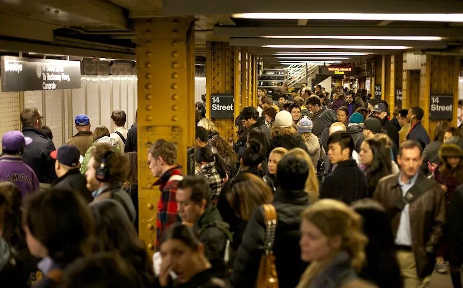 Патување во метрото во Њујорк