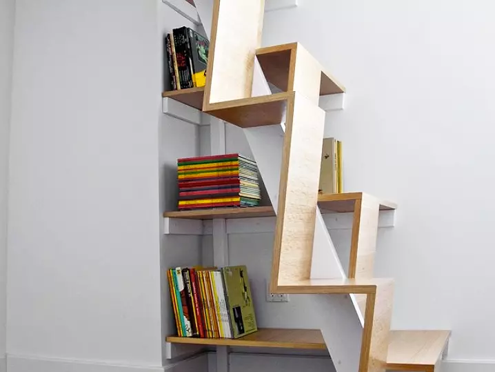 Квартира в Брукліні, сходи, книжкова шафа, ліжко-горище, сучасний дизайн