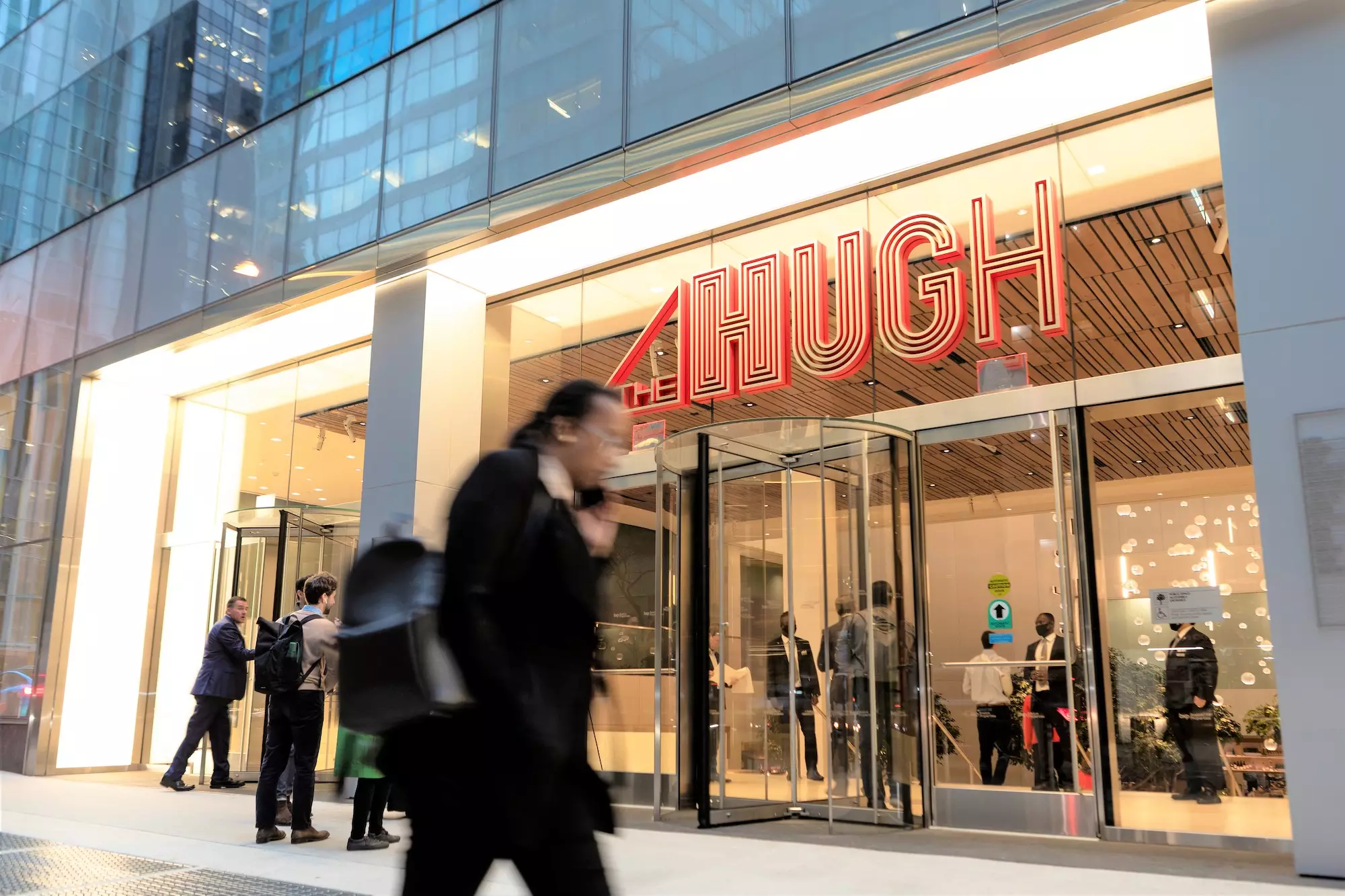 Мидтаундун Citigroup борборунда жаңы тамак-аш залы The Hugh ачылды, бир чатырдын астында 17 ресторан бар 2320_2