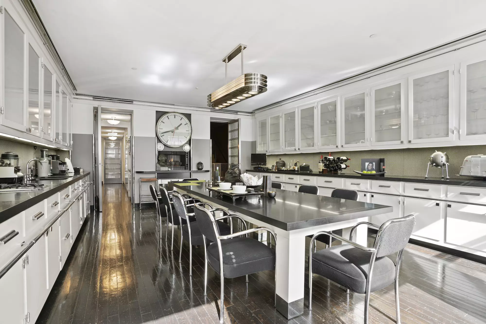 طراح مشهور تیری دسپونت خانه شهری پنج طبقه شیک ترایبکا را با قیمت 25 میلیون دلار فهرست کرده است. 2330_4