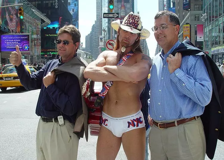 Wurk begjint op Times Square 'aktiviteitsgebieten' om karakters en artysten te beheinen 23354_1