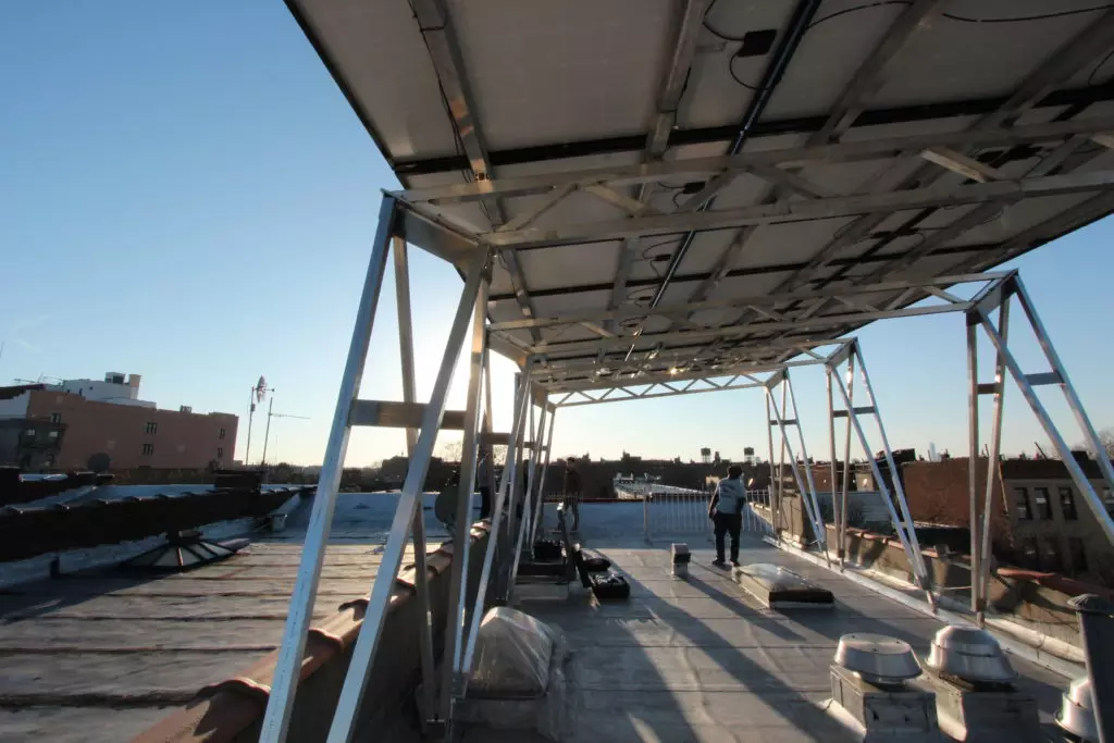 I-Solar canopy yi-brooklyn solarworks kanye ne-situ studio