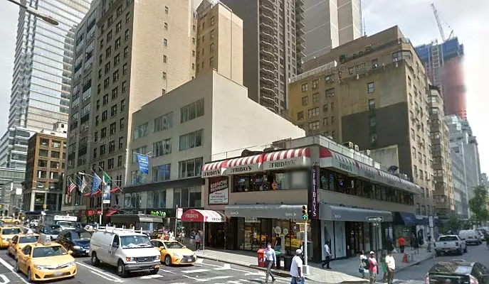Midtown T.G.I. Roja Înê, 677 Lexington Avenue, NYC alîkariya jiyanê kir, Hines