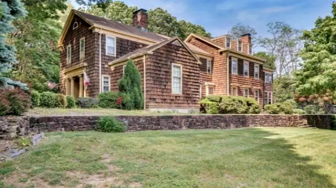 A antiga casa de fazenda e espaço de ensaio de NJ de Bruce Springsteen pede US $ 3,2 milhões