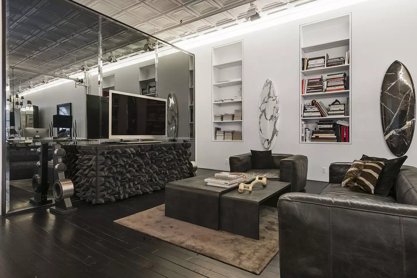 39 Worth Street, Cool Listings, Tribeca, Alexander Wang, Holly Brubach, Lofts, Manhattan Loft sotiladi