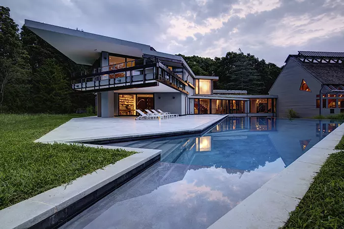 Hoekig ontwerp domineert deze renovatie in East Hampton Home door Maziar Behrooz 23771_1