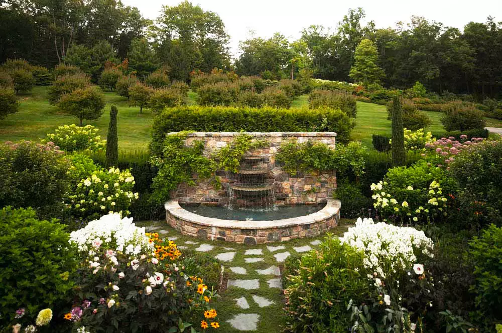 Janice Parker Landscape Architects, majestueuze hûs, Hudson River Estate, Edible Gardens, Hudson River, Creeping Thymus, NYC akwadukt, fontein,