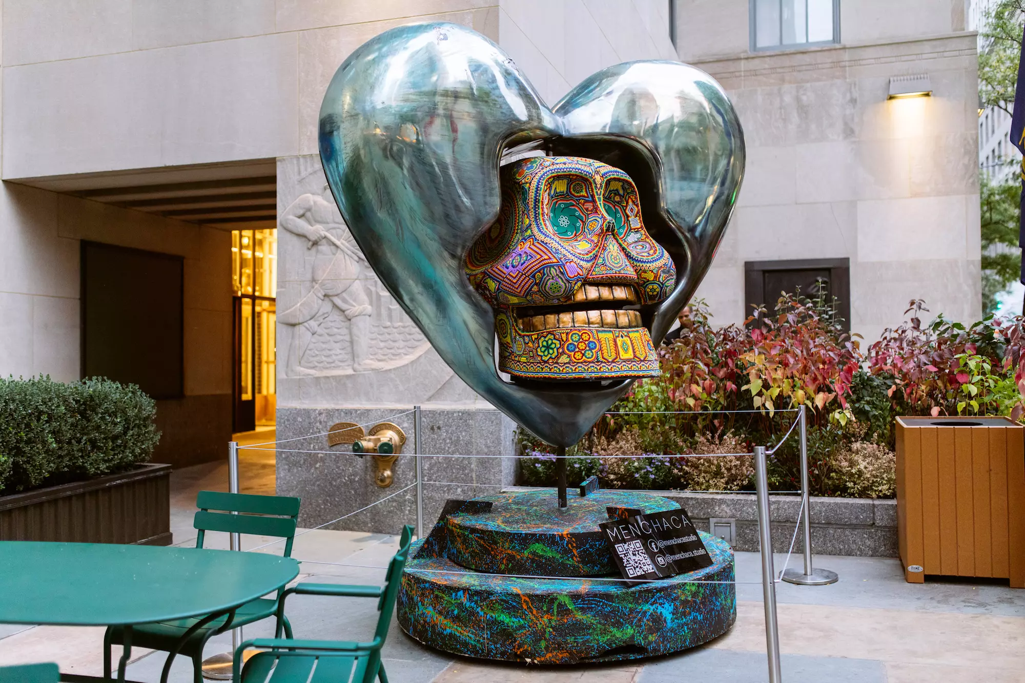 Sjoch de Meksikaanske folkskeunstskulptueren te sjen rûn Rockefeller Center for Day of the Dead 2382_4