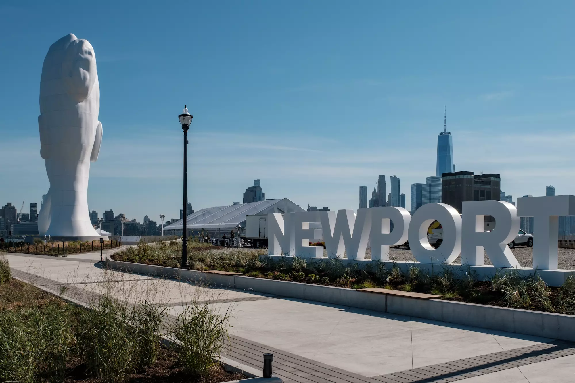Skulpturë 80 metra e gjatë dhe sheshi i ri publik u zbulua në ujore të Jersey City 2388_1