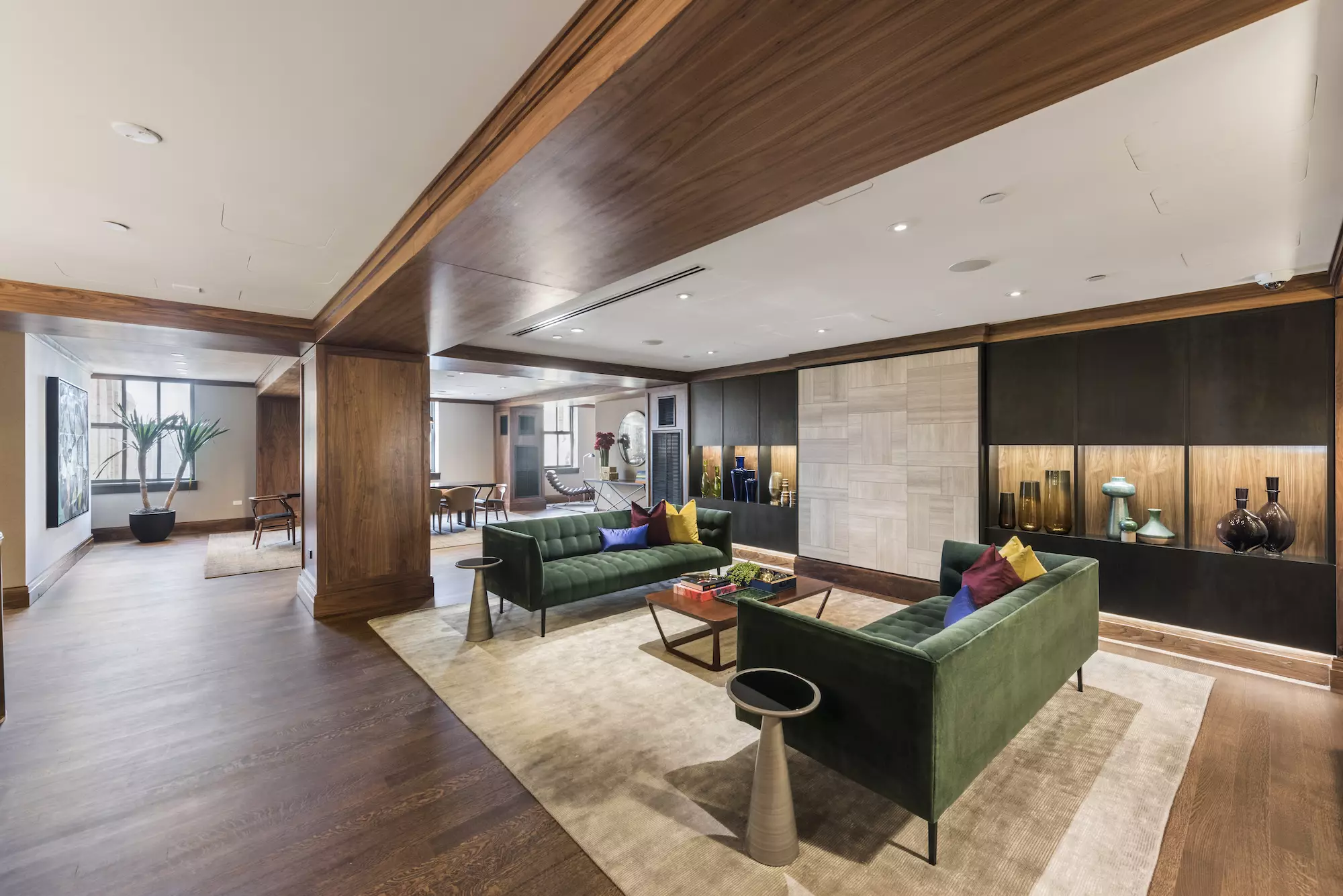 Iarrann an condo Tribeca ceithre sheomra leapa seo sa chéad spéirscraper Art Deco ar domhan $8.8M 2402_10