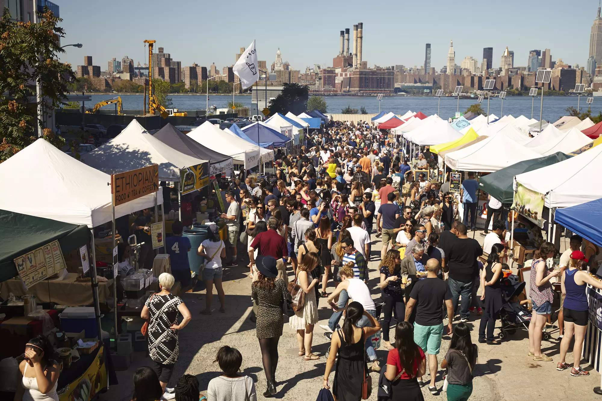 Marchés aux puces, marchés alimentaires, marchés artisanaux, Brooklyn Flea, Long Island City Flea and Food, Queens Night Market, Shwick, Bushwick Flea, Chelsea Flea, Hells Kitchen Flea, Stoop Sale, Smorgasburg, Hester Street Fair,