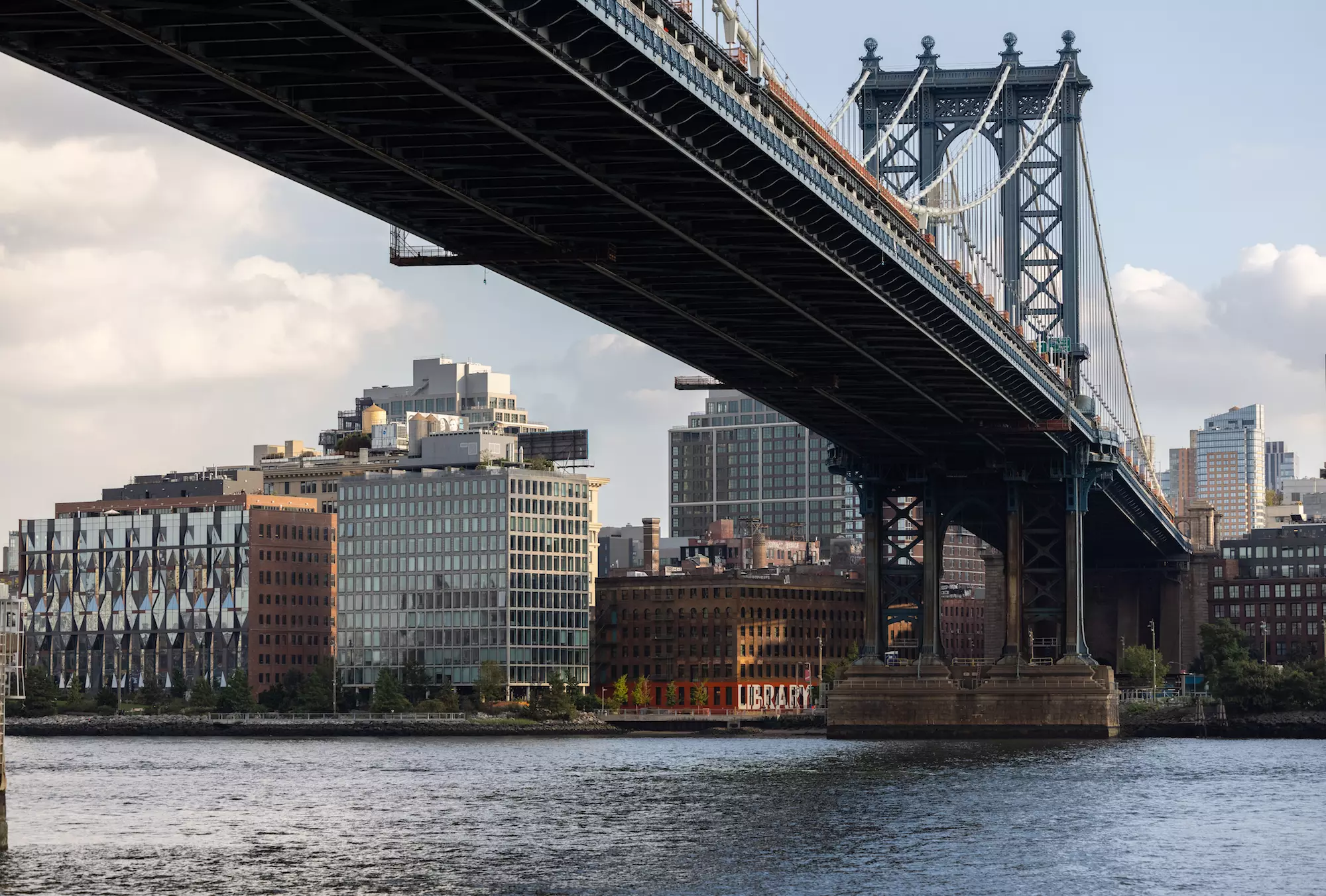 Brooklyn Public Library는 Dumbo의 Manhattan Bridge 아래에 새로운 지점을 엽니 다. 2446_2
