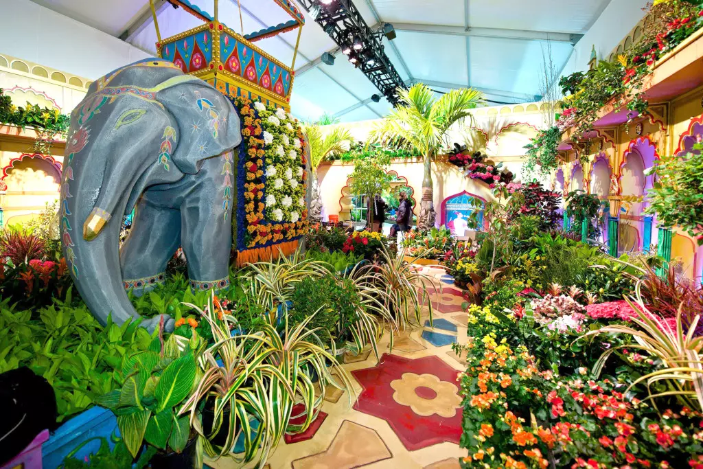Macy's Flower Show, Macy's Herald Square, kukkaveistoksia, tavaratalojen näyttelyitä