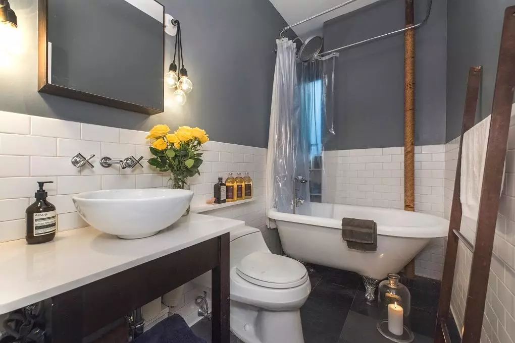 242 West 104th Street, bagno
