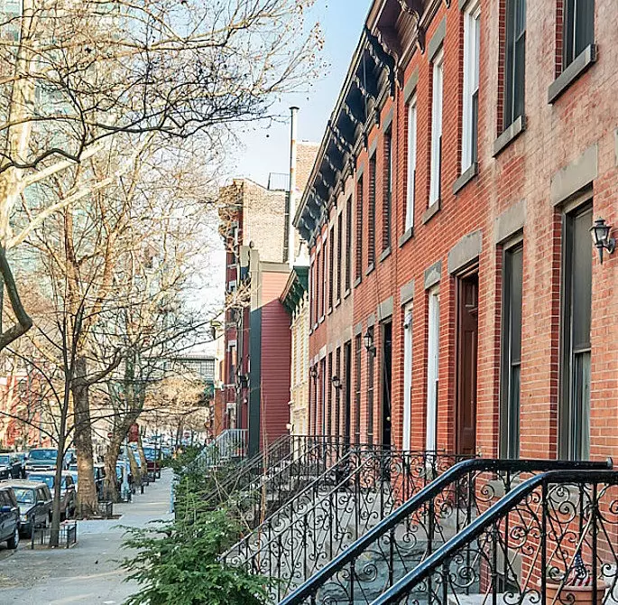 21-24 45th Avenue, Long Island City, Hunter's Point, Исторический район Hunter's Point, Queens, Rowhouse, Townhouse, Cool Listings, Historic Homes, Queens Townhouse на продажу