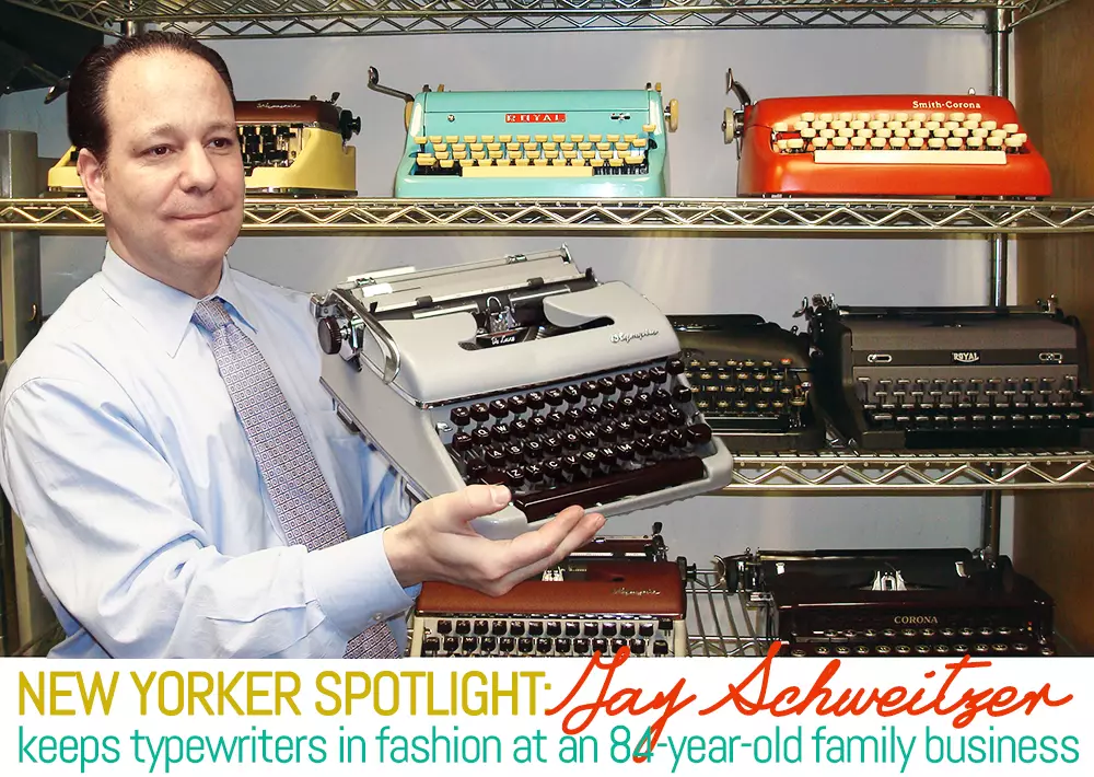 Spotlight: Jay Schweitzer o boloka li-typewriters ka feshene khoebong ea lelapa ea lilemo tse 84. 24843_1