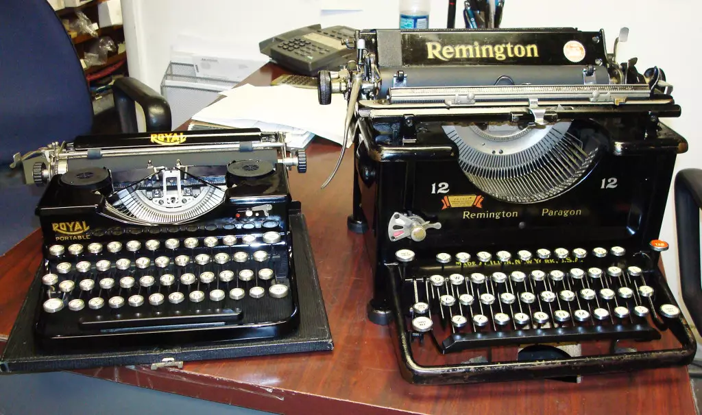 Gramercy-Máquina de escribir-6