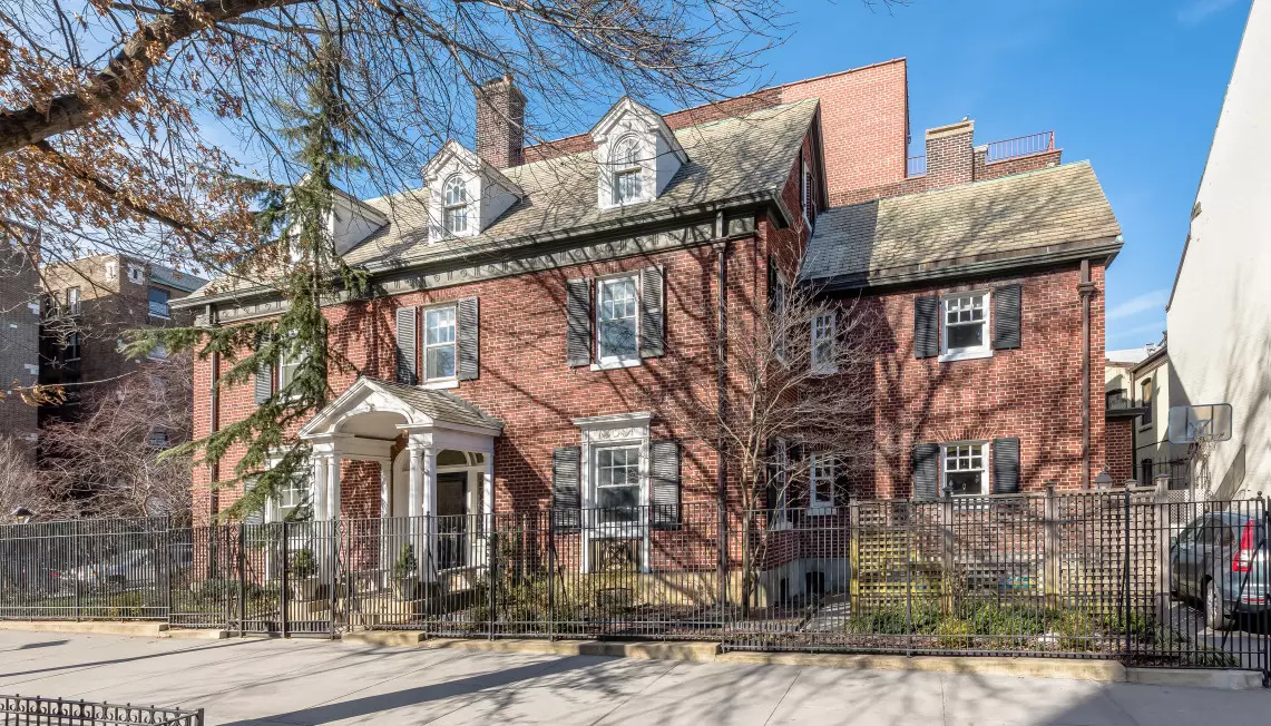 Tento neofederalistický dom za 4,75 milióna dolárov v Park Slope má súkromné parkovisko a susedské vzťahy 24890_1