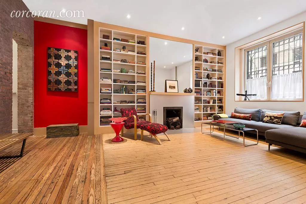 $2M Greenwich Village Co-op Inakuja na Mishangao Eclectic na Maoni ya Bustani 24929_1