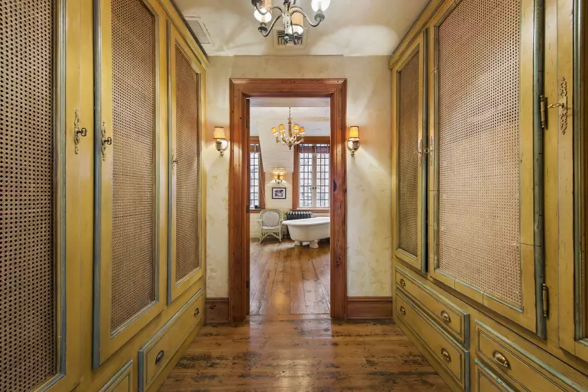 105 West 11th Street, Keith McNally, Cool listings, Greenwich Village, İnteryerlər, məşhurlar, məşhur aşpaz, mətbəxlər, Manhetten şəhərciyi satılır,