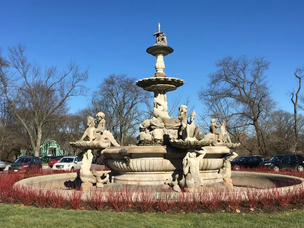 Rockefeller Fountain sa Bronx Zoo