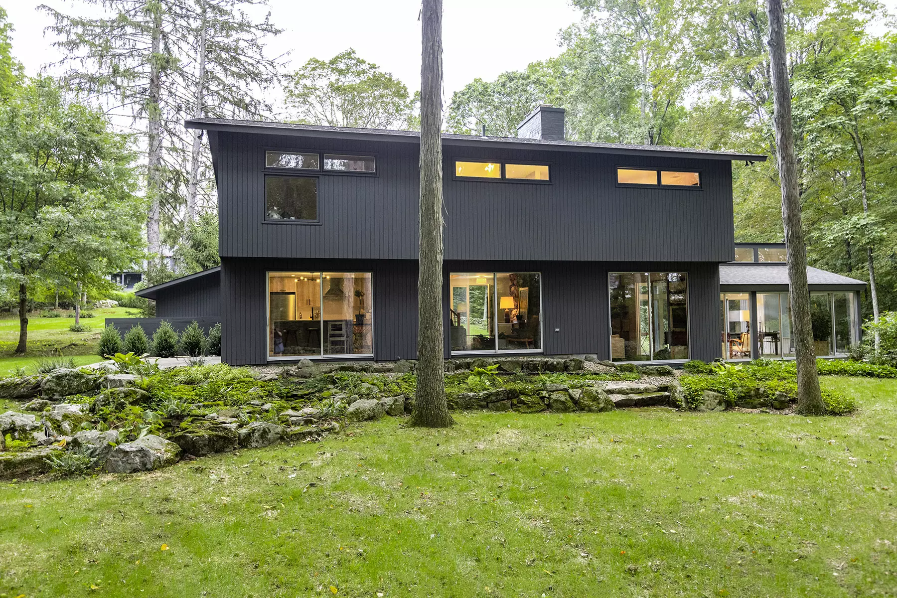 Foar $ 829K is dit 'Deck House' fan Connecticut in yntakt juweel út 'e prefab boom fan 'e jierren '60 2525_19