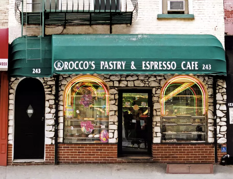 ROCCO'S PASTRY SHOP & CAFE, NYC 간판