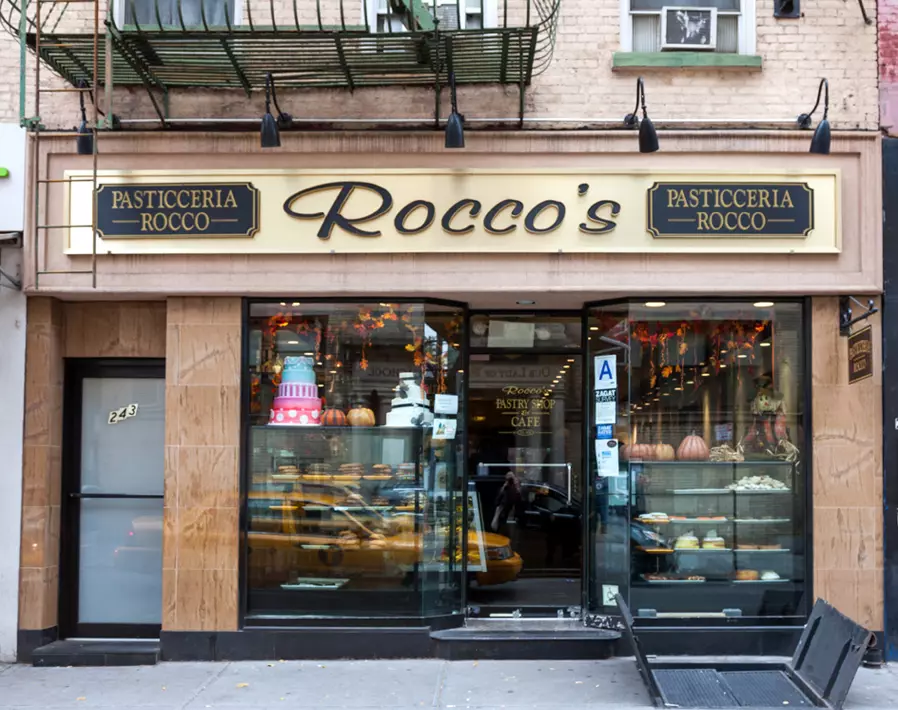 ROCCO ၏မုန့်ဆိုင်နှင့် ကော်ဖီဆိုင်၊ NYC ဆိုင်းဘုတ်