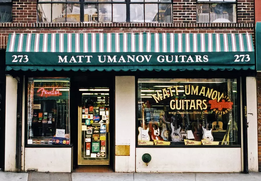 MATT UMANOV GITAROJ, NYC-signaĝo