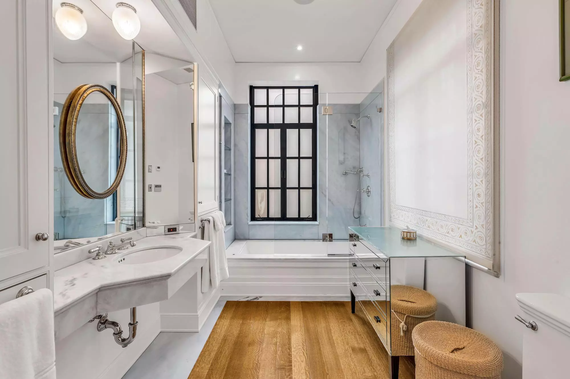 Bibeere $17.95M, Carnegie Hill brownstone ẹlẹwa yii ni solarium biriki ati ọgba idan 2534_12